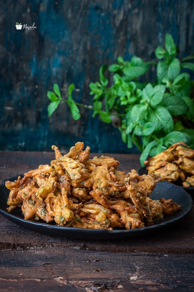 Crispy Onion Pakoda Recipe | Fried & Baked Onion Pakoda - Masalakorb