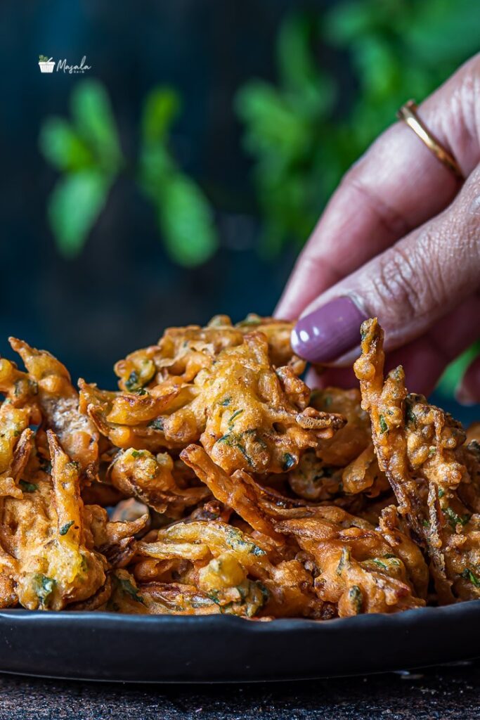 Crispy Onion Pakoda Recipe | Fried & Baked Onion Pakoda - Masalakorb