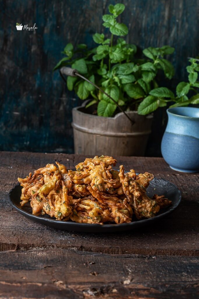 Crispy Onion Pakoda Recipe | Fried & Baked Onion Pakoda - Masalakorb