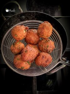 Kunuku Recipe (Adai Kunukku) | Lentil Fritters/Lentil Pakora - Masalakorb