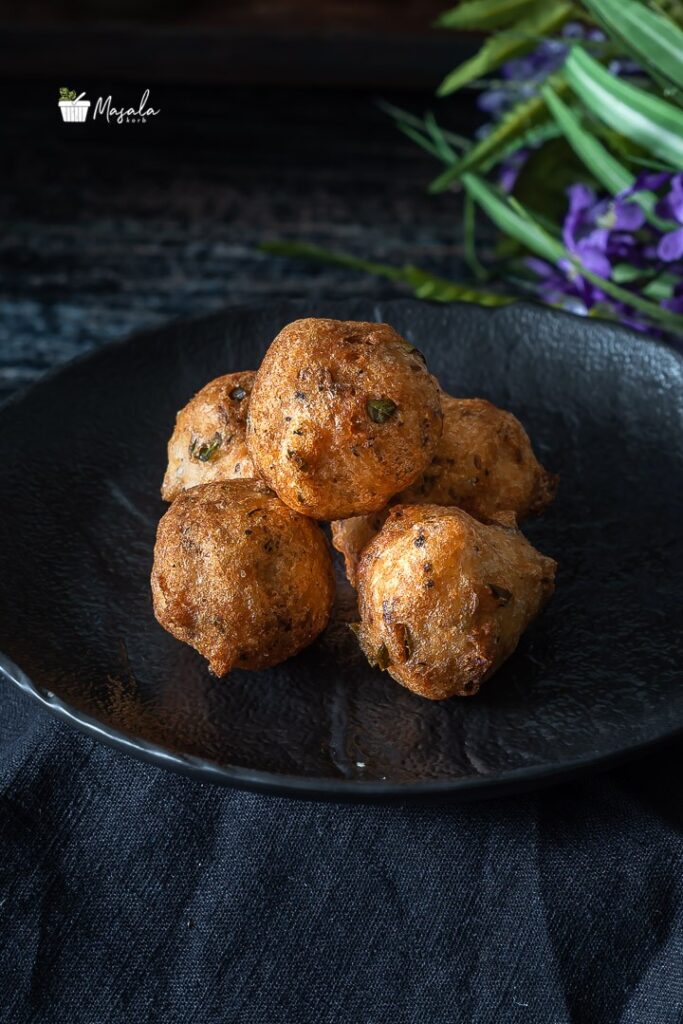 Ulundu Bonda Recipe (Vadai) | Urad Dal Bonda Vada Recipe - Masalakorb